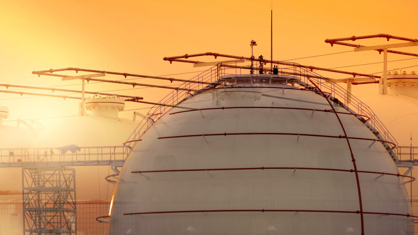LNG Storage Tanks vs. LNG ISO Tanks: Which Is Best for Your Operation - PCCS